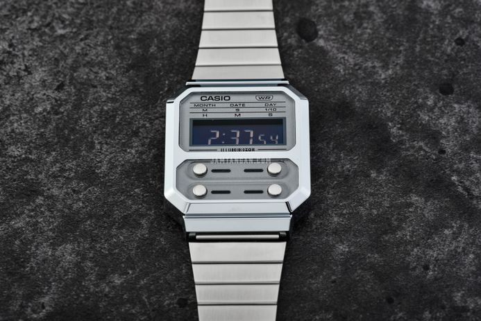 Casio General A100WE-7BDF Illuminator Vintage Digital Silver Dial ...