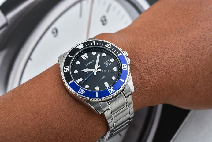 Casio General MDV-107D-1A2 MDV-107D-1A2VDF Men Batman Black Dial ...