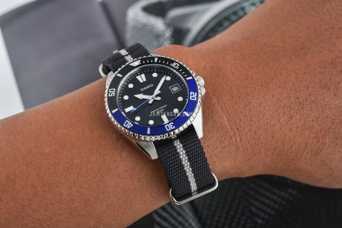 Casio General MDV-10C-1A2 MDV-10C-1A2VDF Baby Duro Batman Black Dial ...