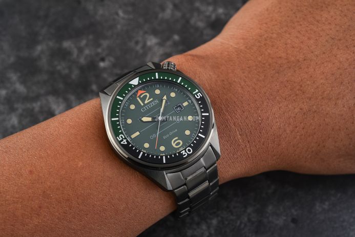 Citizen Eco Drive AW1717-81X Green Dial Gunmetal Stainless Steel Strap ...