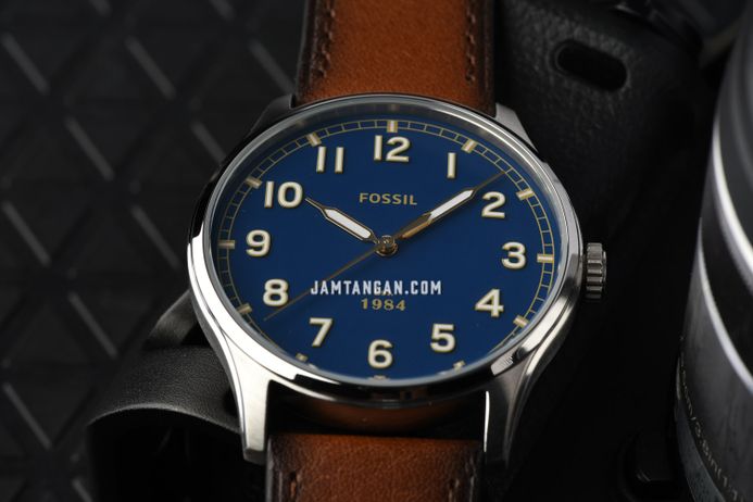 Fossil Dayliner FS5923 Men Blue Dial Brown Leather Strap | JAMTANGAN.COM