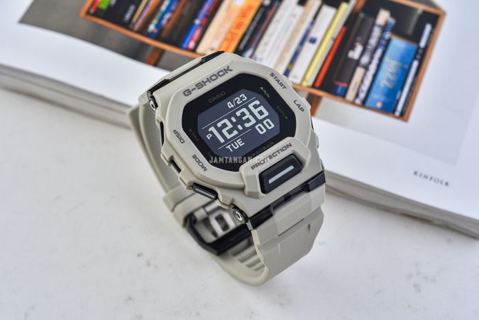Casio G-Shock G-Squad GBD-200UU-9 GBD-200UU-9DR Black Digital Dial Light Grey Resin Band ...