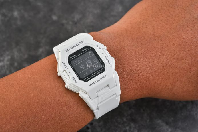 Casio G-Shock GD-B500-7 GD-B500-7JF Compact Digital Dial White Resin ...