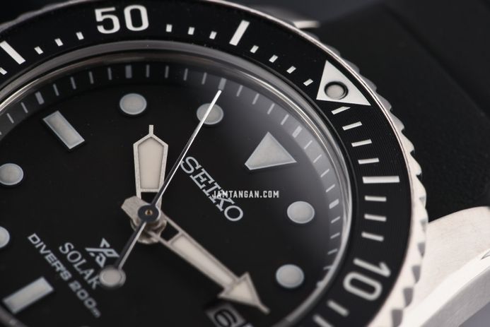 Seiko Prospex SNE573 SNE573P1 Solar Divers 200M Black Dial Black Rubber ...