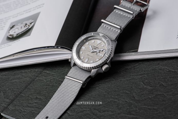 Seiko 5 Sports SRPG61 SRPG61K1 Automatic Grey Dial Grey Nylon Strap ...