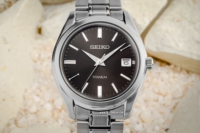 Seiko Classic SUR375 SUR375P1 Discover More Black Sunray Dial Titanium ...