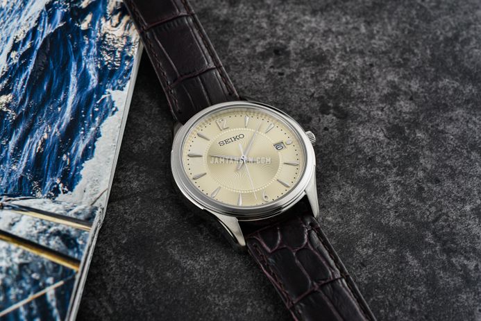 Seiko Classic SUR421 SUR421P1 Discover More Cream Dial Black Leather ...