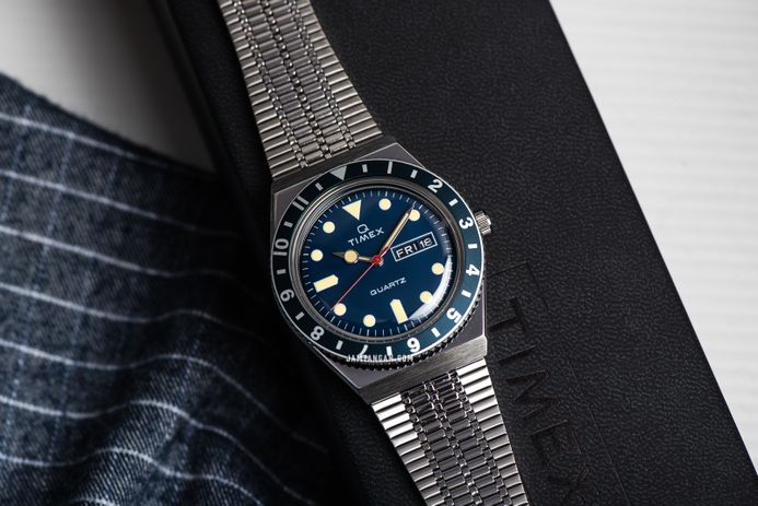 Timex Q Reissue TW2U61900 Blue Dial Stainless Steel Strap | Jamtangan.com