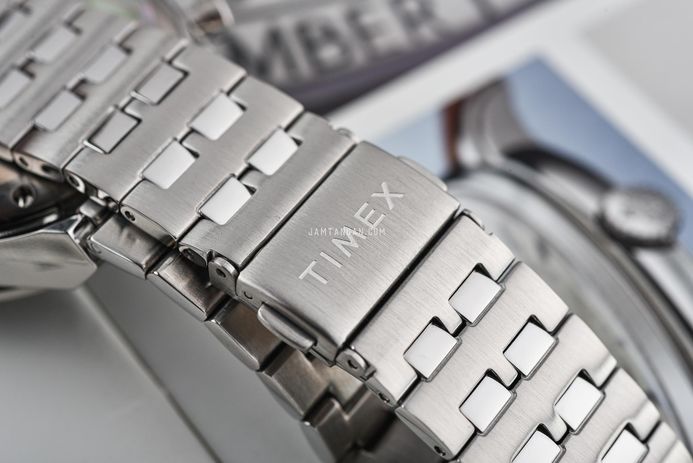 Timex Q TW2V42600 Catch A Panda Chronograph Black Dial Stainless Steel ...